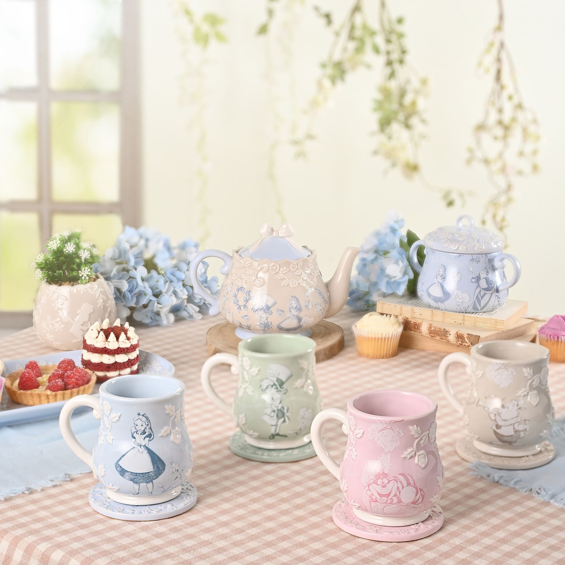 Disney Alice in Wonderland Set of Four Mugs with Matching Coasters - T